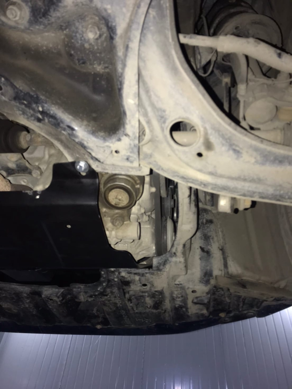 Защита ДВС/АККП — Toyota Vitz (130), 1,3 л, 2016 года | запчасти | DRIVE2