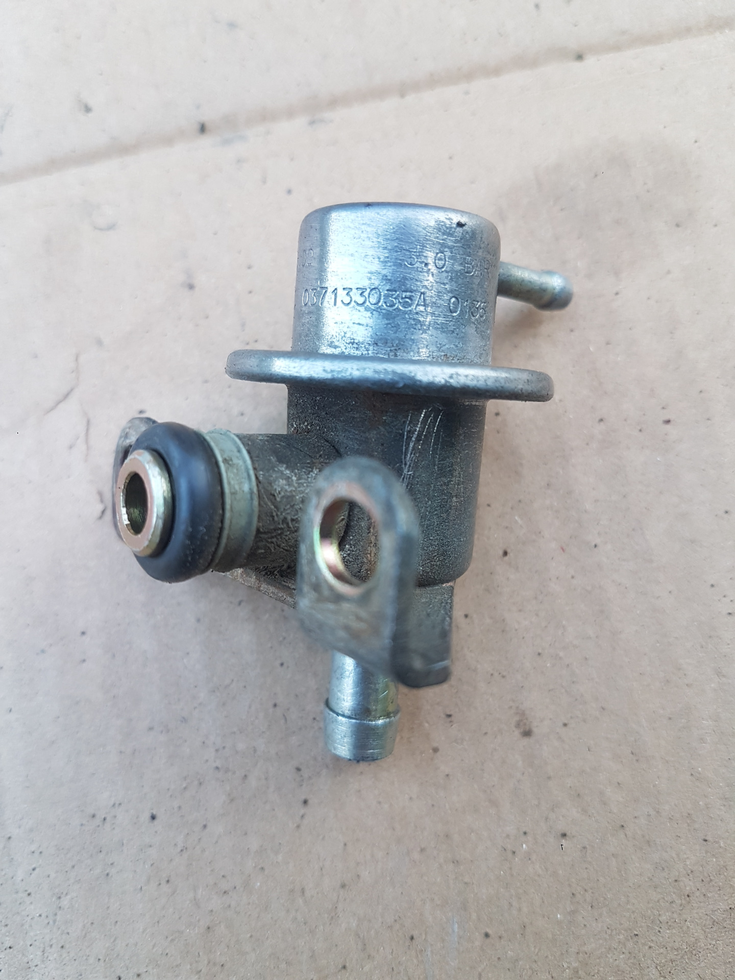 Регулятор давления топлива (РДТ) — Volkswagen Golf Mk2, 1,3 л, 1990 ...