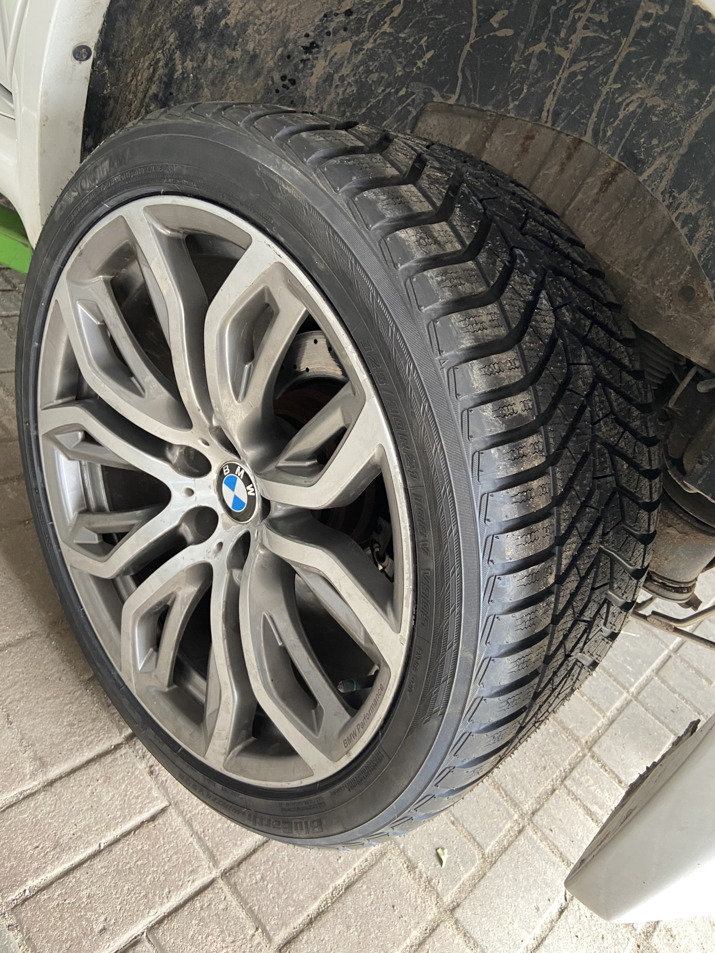 Новая зима r21, Avant 10,25 и ОЕМ зарядки — BMW X5 (E53), 3 л, 2005 ...