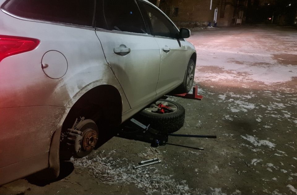 Стояночный тормоз — Ford Focus Wagon III, 1,6 л, 2012 года | поломка ...