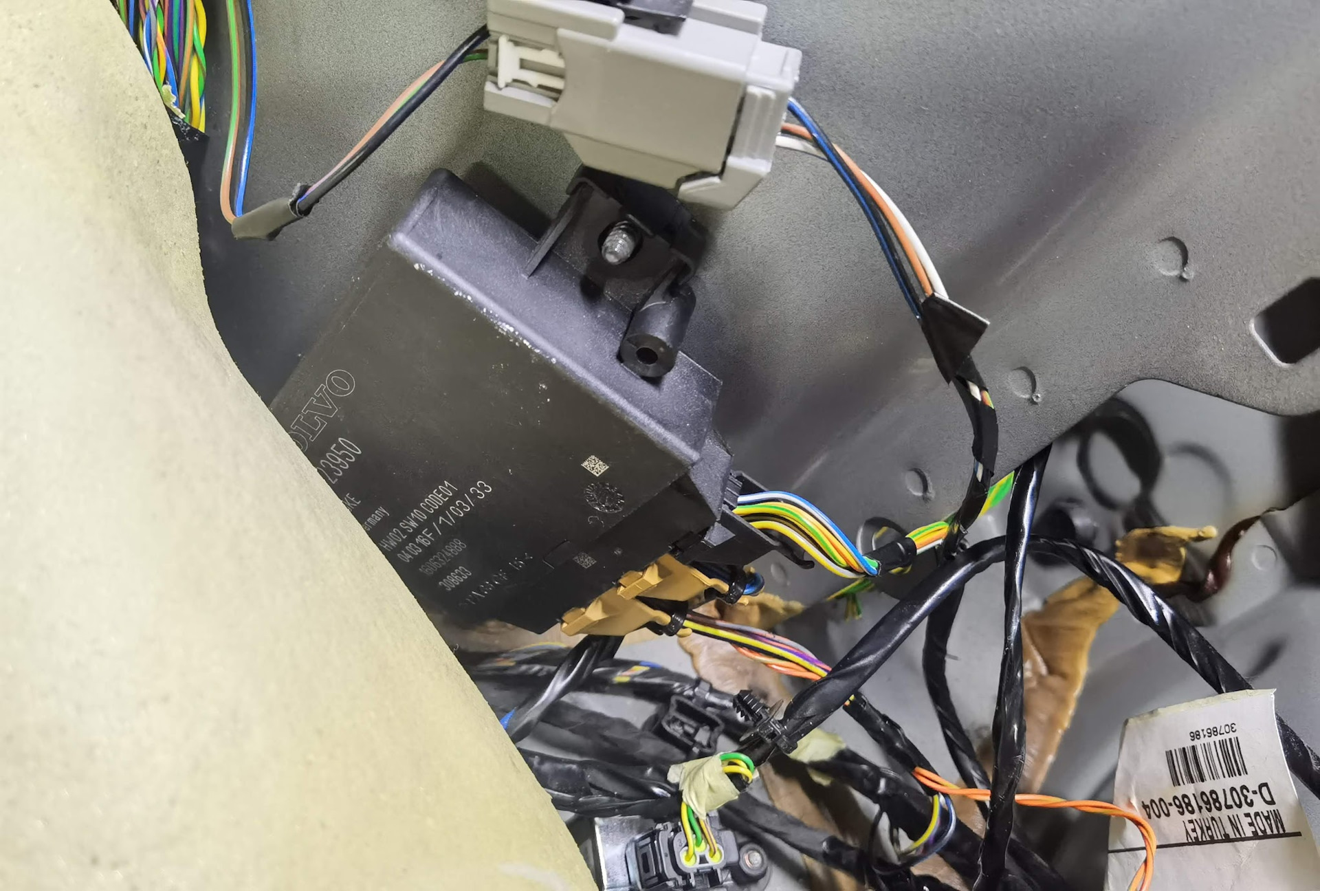 Замена блоков CEM и PAM на рестайловые — Volvo XC60 (1G), 2,4 л, 2013 ...