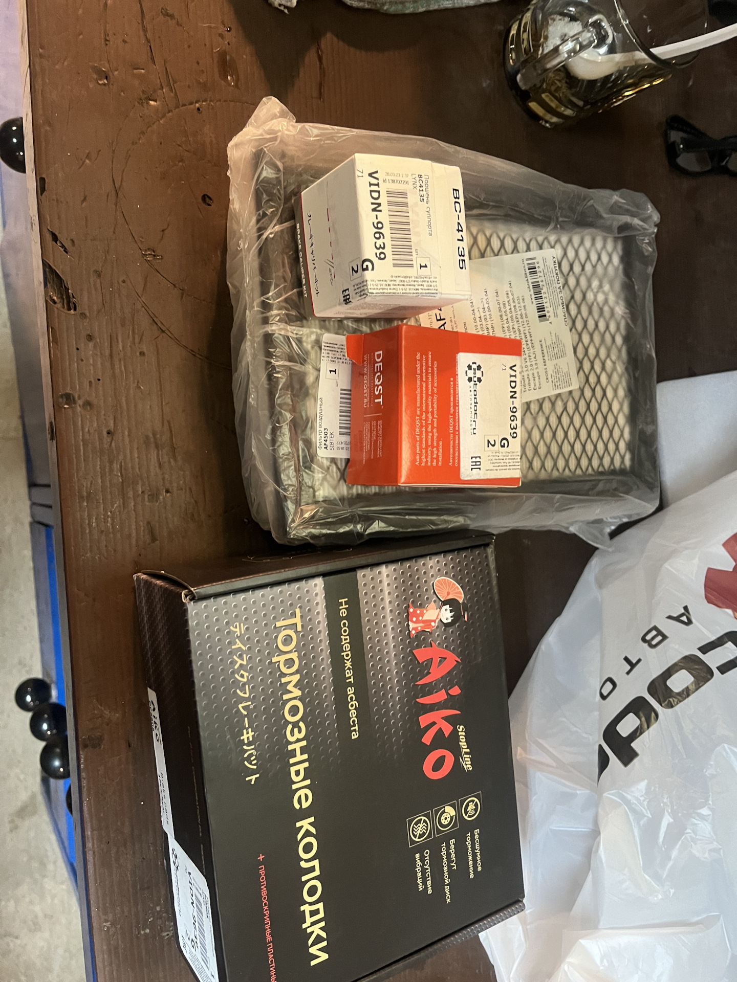 Замена задних тормозных колодок и поршня — Ford Maverick II, 2,3 л ...