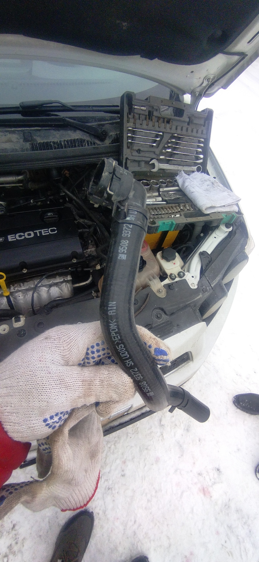 Замена шлангов печки, дроссельной трубки (подача) — Chevrolet Aveo ...