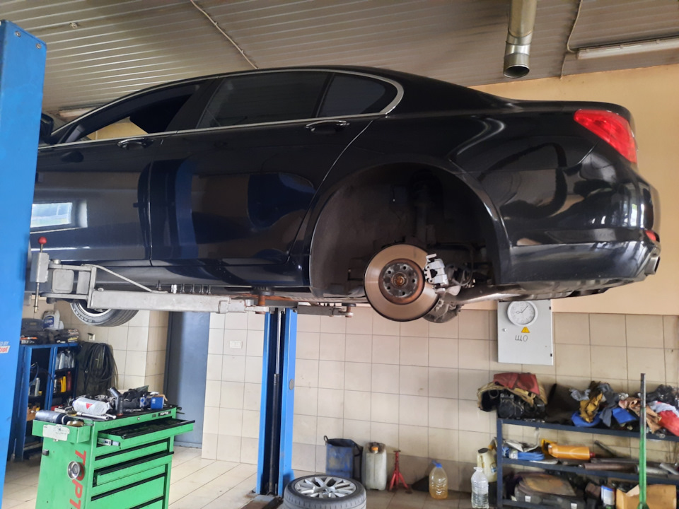 Замена аммортизатора, защиты днища и гуммилагеров — DRIVE2