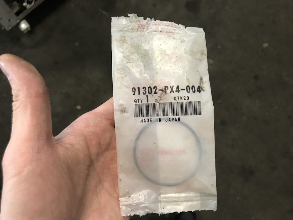 Замена уплотнительного кольца распредвала — Honda Civic 4D (8G), 1,8 л ...