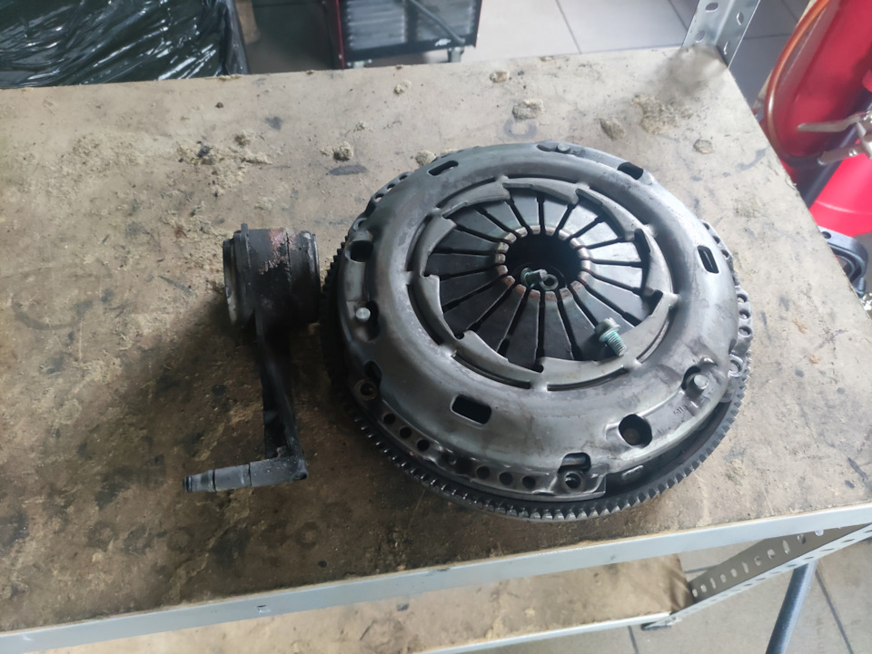 Замена сцепления — Volkswagen Golf Mk4, 1,9 л, 2001 года | своими ...