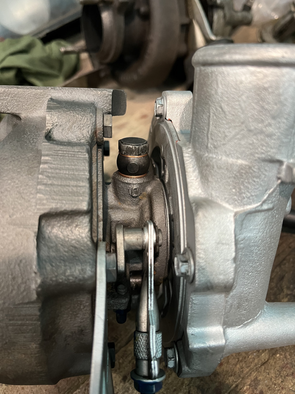 Подтеки масла на холодной части турбины М57 — BMW 5 series (E39), 2,5 л ...