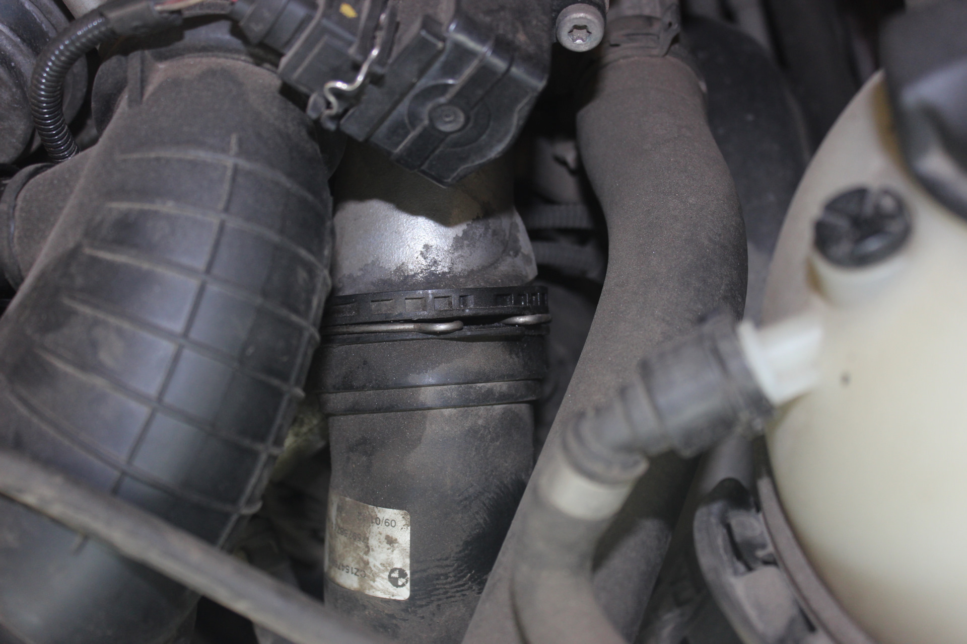 Замена прокладок теплообменника и патрубка на турбине — BMW 1 series ...