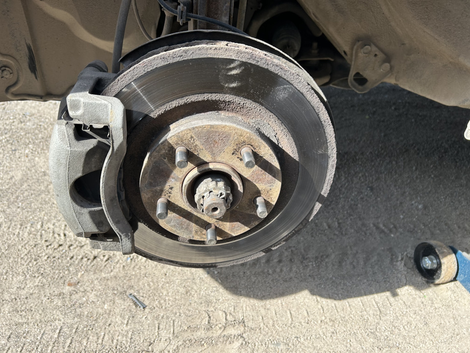 Замена передних тормозных дисков/колодок — Nissan X-Trail II (t31), 2 л ...