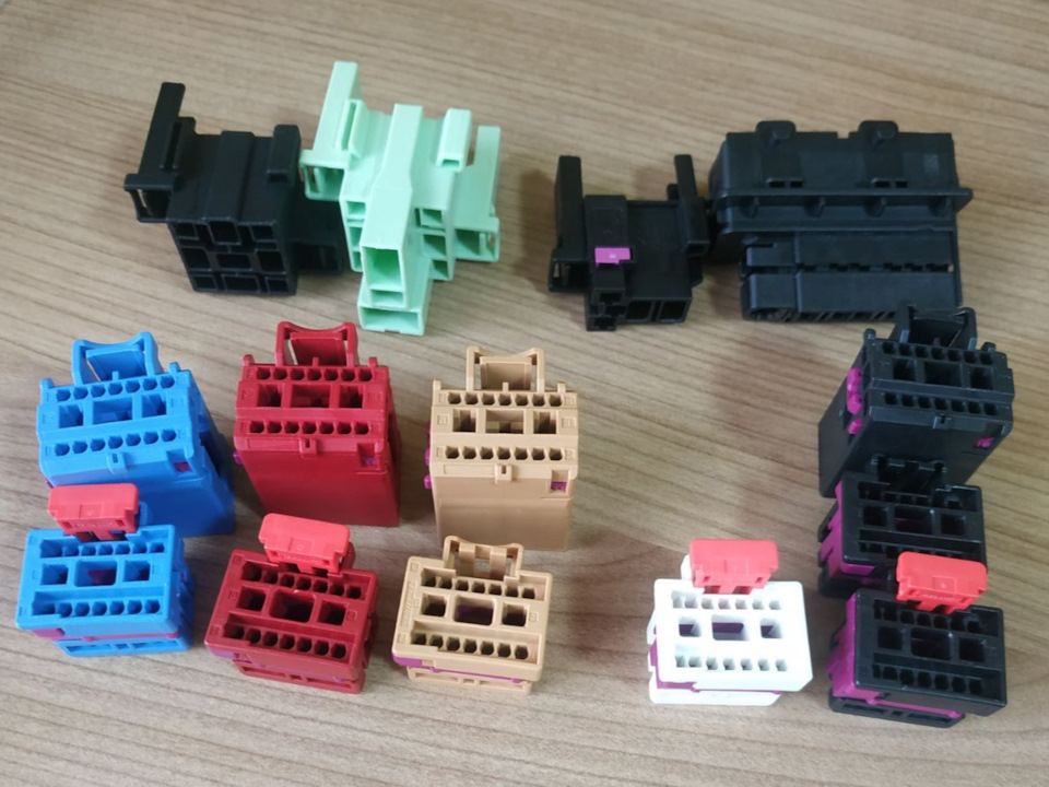 НOВЫЕ(!) разъемы VAG Volkswagen в aсcортименте на Volkswagen Golf Mk5 ...