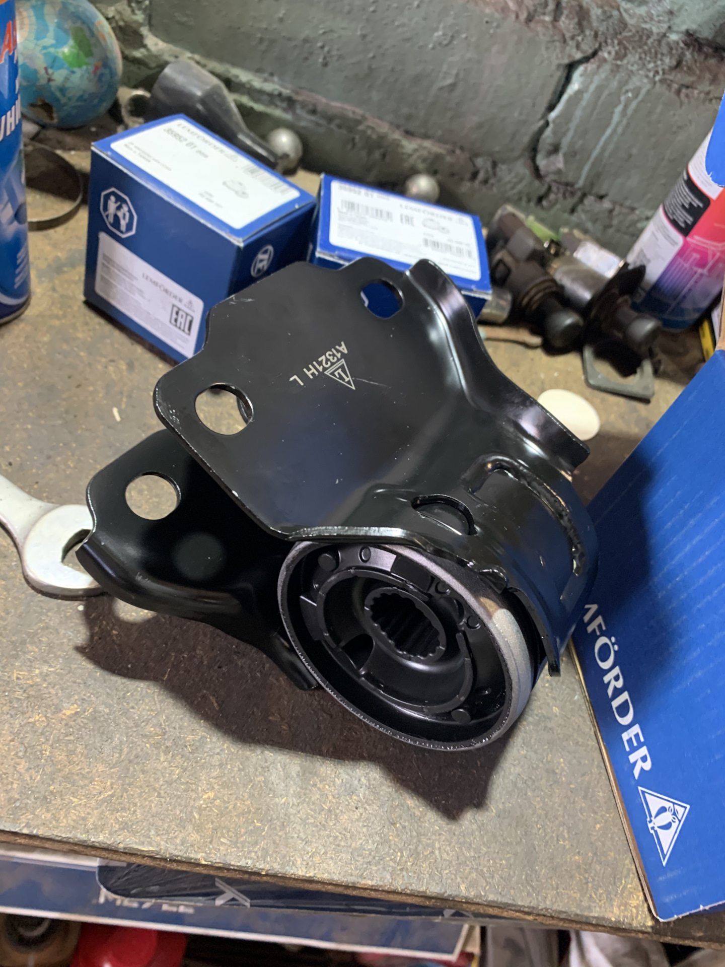 Замена передних сайлентблоков — Ford Mondeo IV, 2,3 л., 2008 года ...