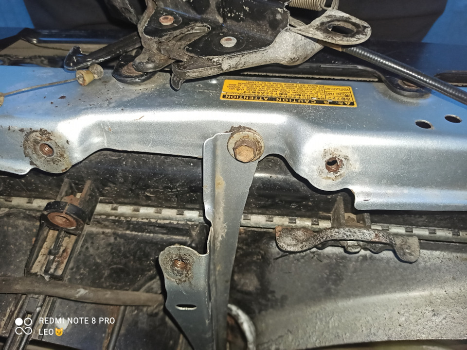 Оборвался тросик капота-решение! — Toyota RAV4 (II), 2 л, 2000 года ...