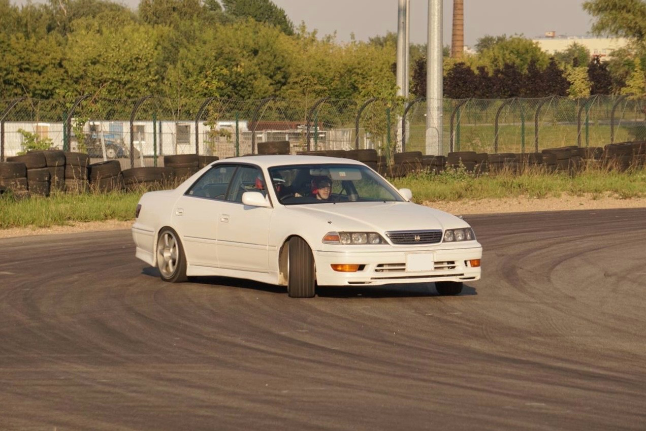 Дрифт на треке — Toyota Mark II (100), 2,5 л, 2000 года | покатушки | DRIVE2