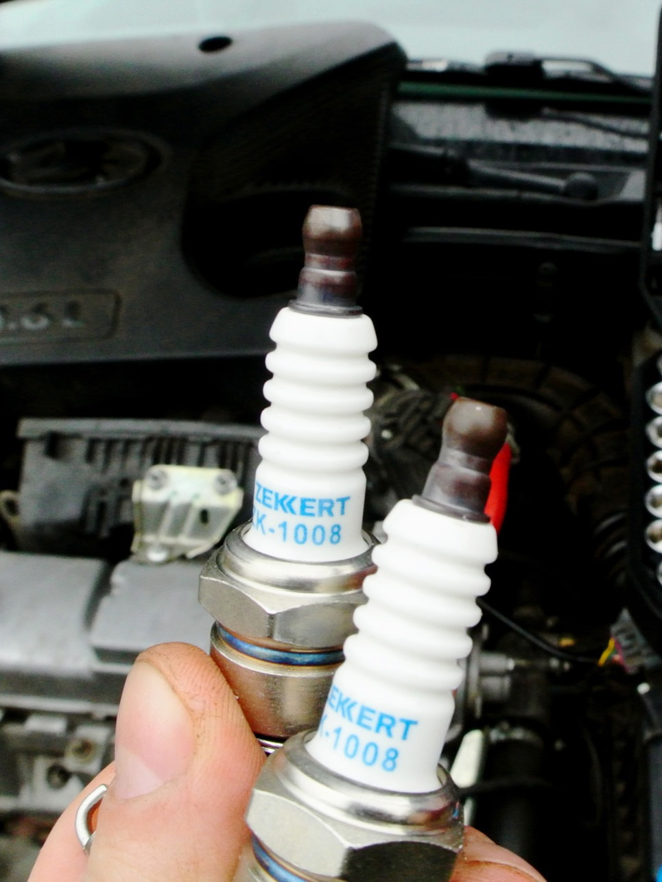 Новые свечи зажигания Zekkert — Lada 21101, 1,6 л, 2005 года ...