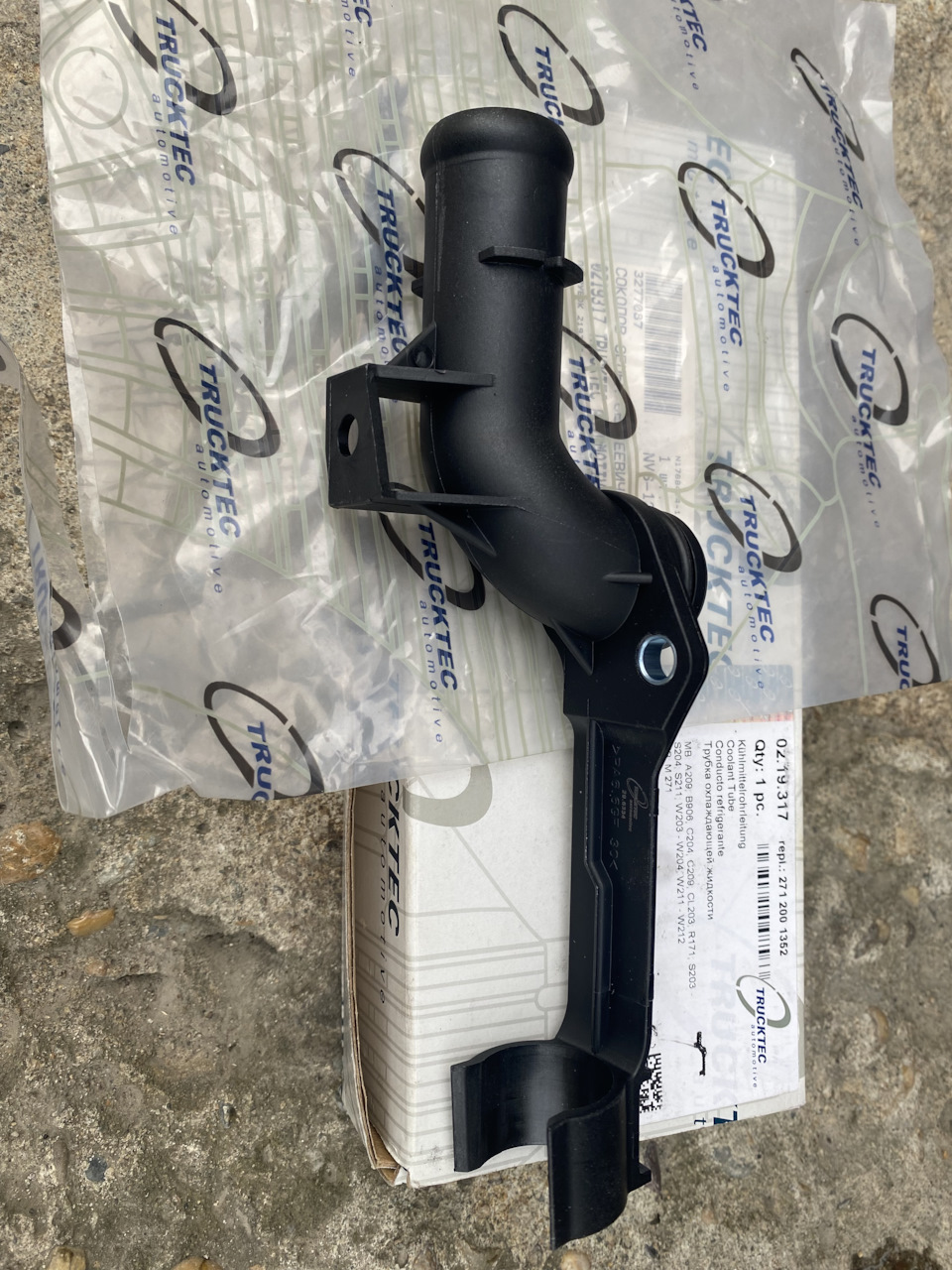 A2712001352 Трубка системы смазки Mercedes | Запчасти на DRIVE2