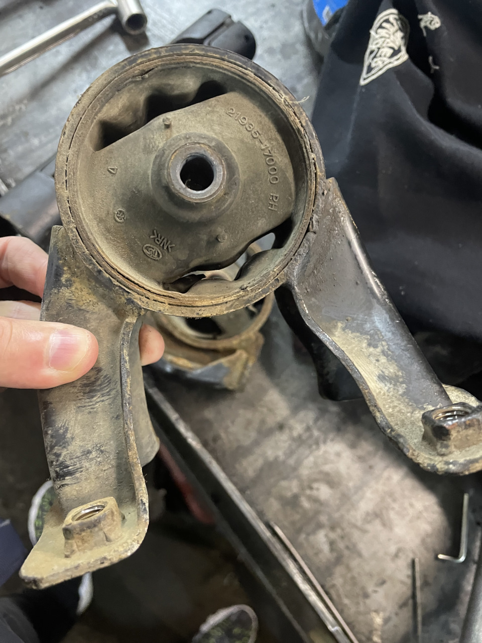 Замена передней / задней подушки — Hyundai Matrix, 1,6 л, 2008 года ...