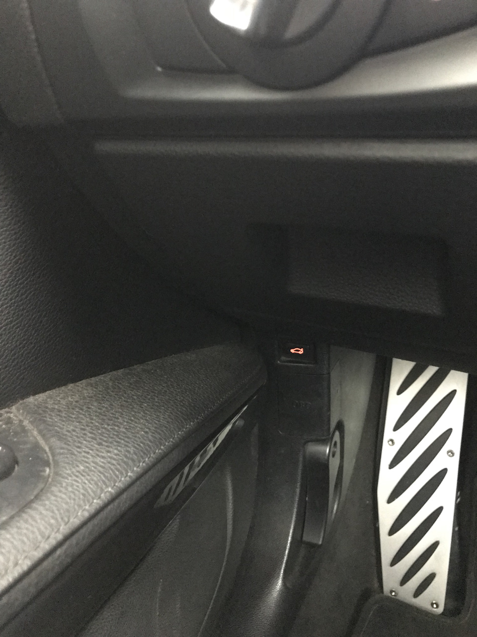 Кнопка отпирания багажника — BMW 3 series Coupe (E92), 3 л, 2011 года ...