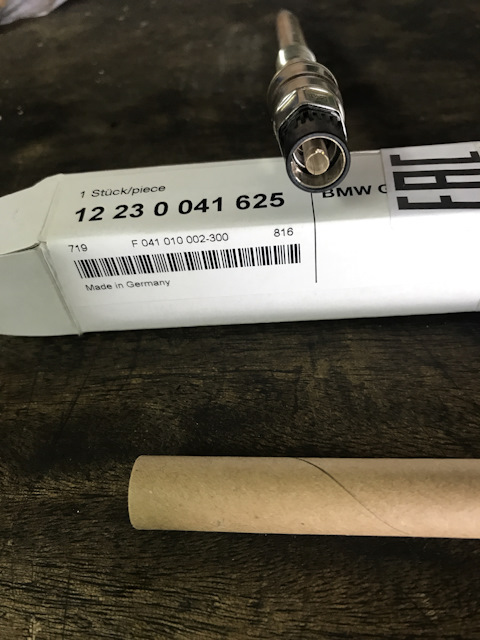 12230041625 Свеча накал.с датчиком давл.в кам.сгор. BMW | Запчасти на ...