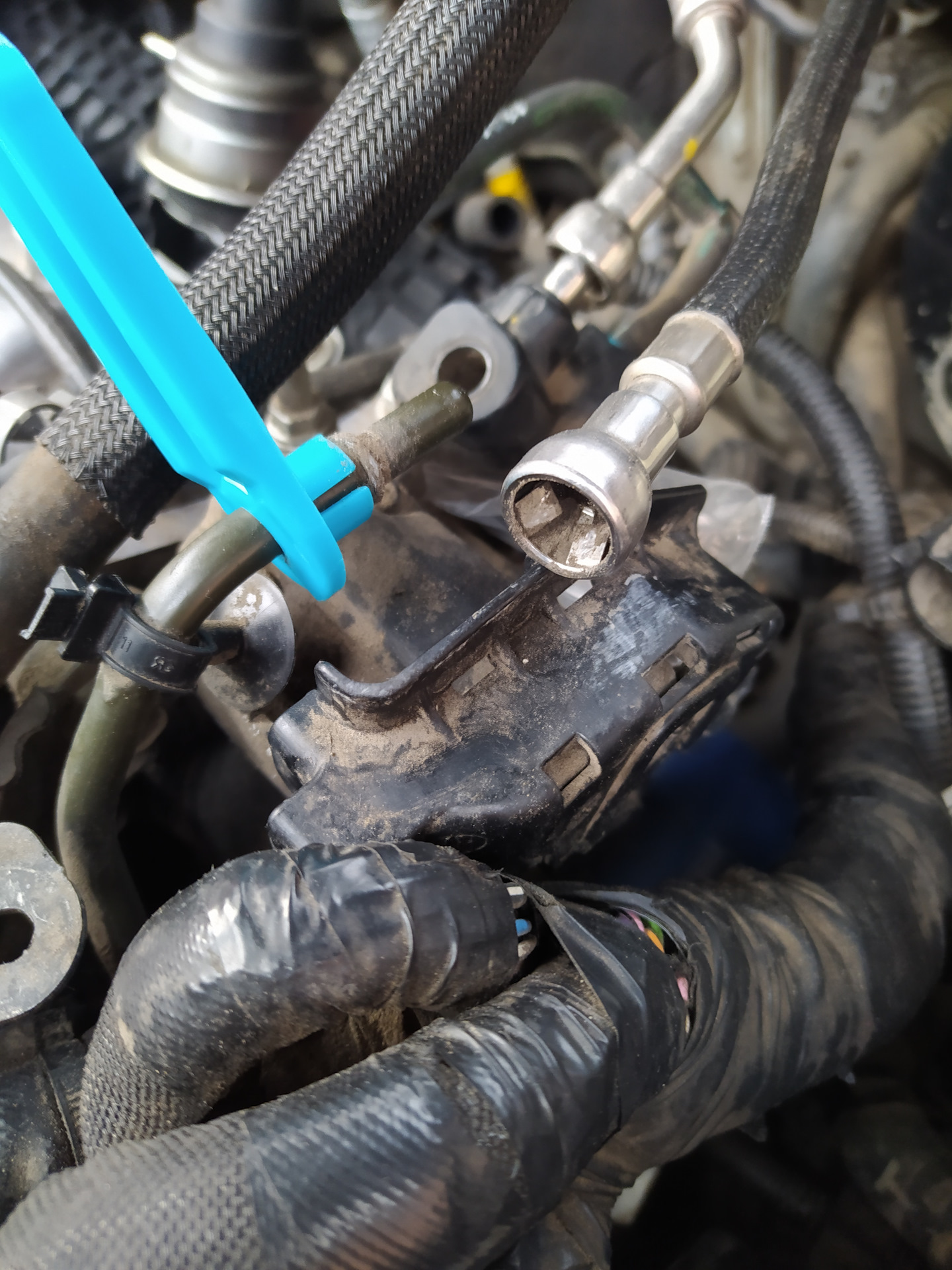 Ключ для топливных трубок — Chevrolet Captiva (1G), 2,2 л, 2013 года ...