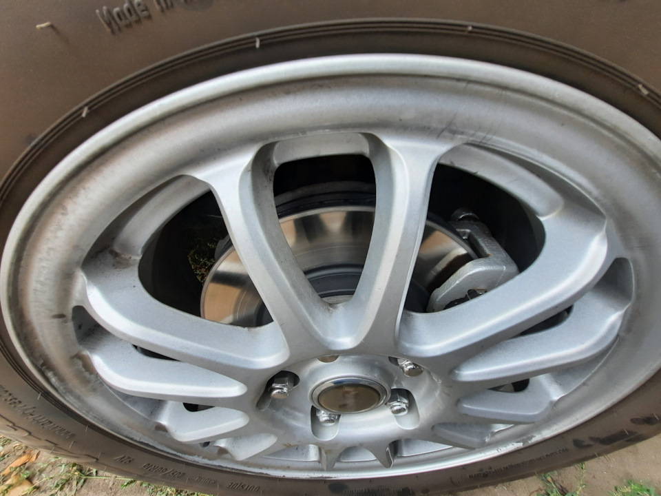 Переднии оригинальные тормозные диски MITSUBISHI (4615A190) за 2370р ...