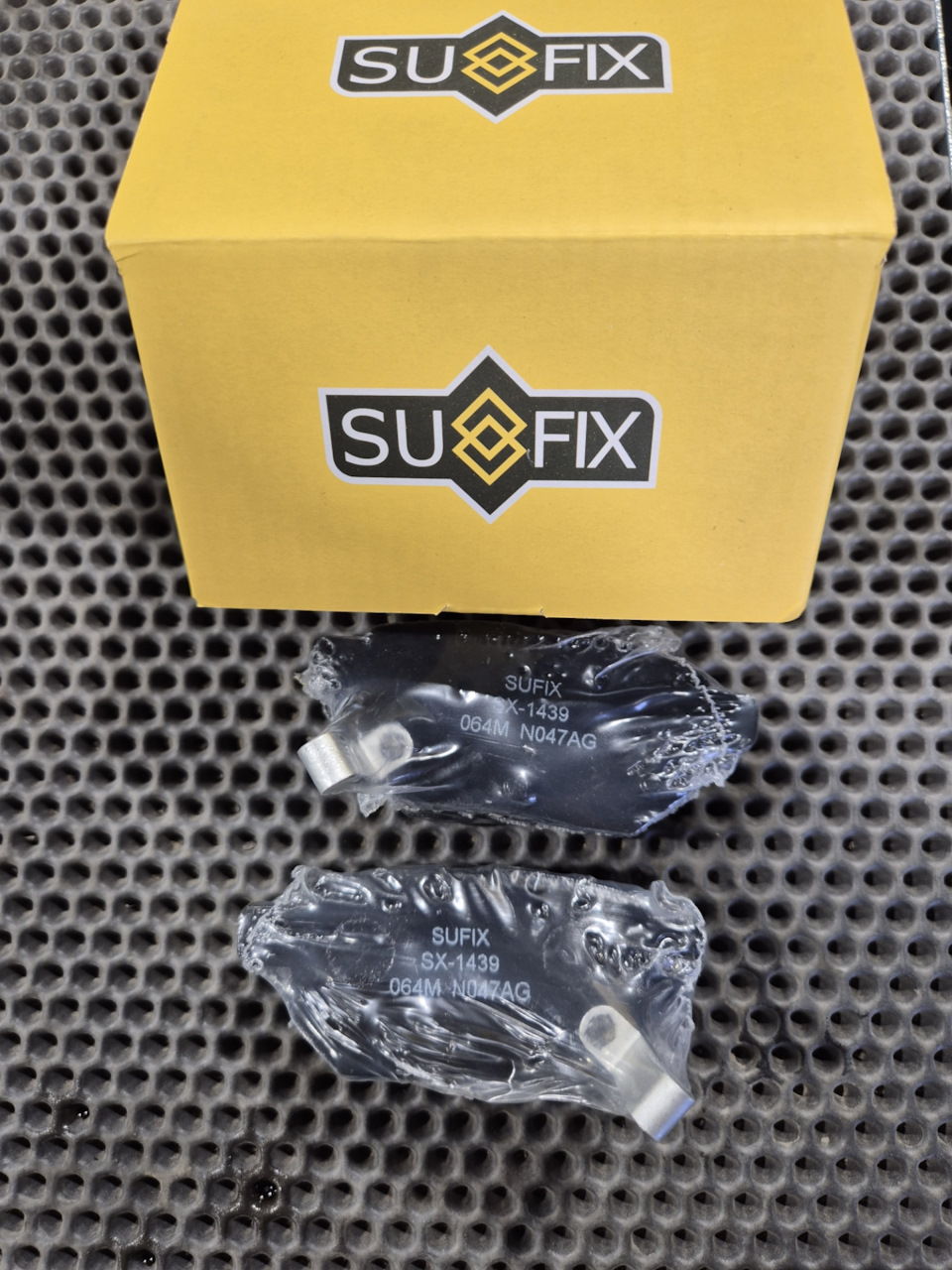 Замена колодок зад. SUFIX — Lexus CT 200h, 1,8 л, 2011 года | своими руками | DRIVE2