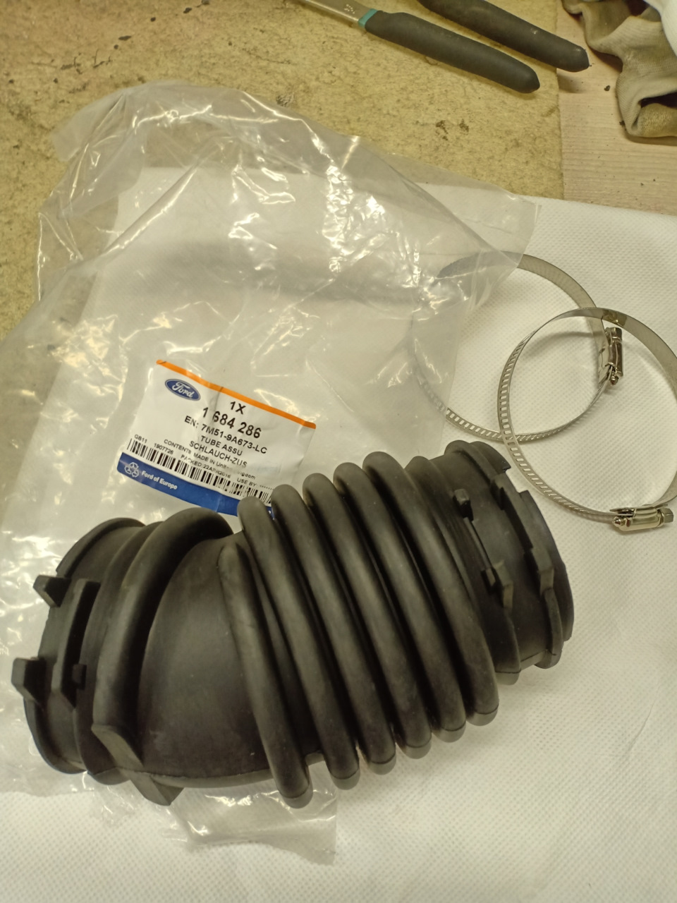 1684286 Шланг (гофра) корпуса воздушного фильтра / C-Max, Focus-II 1,8/ ...