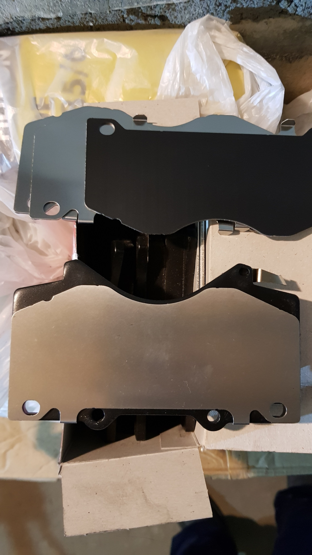 Заменил передние колодки — Toyota Land Cruiser 200, 4,5 л, 2015 года ...