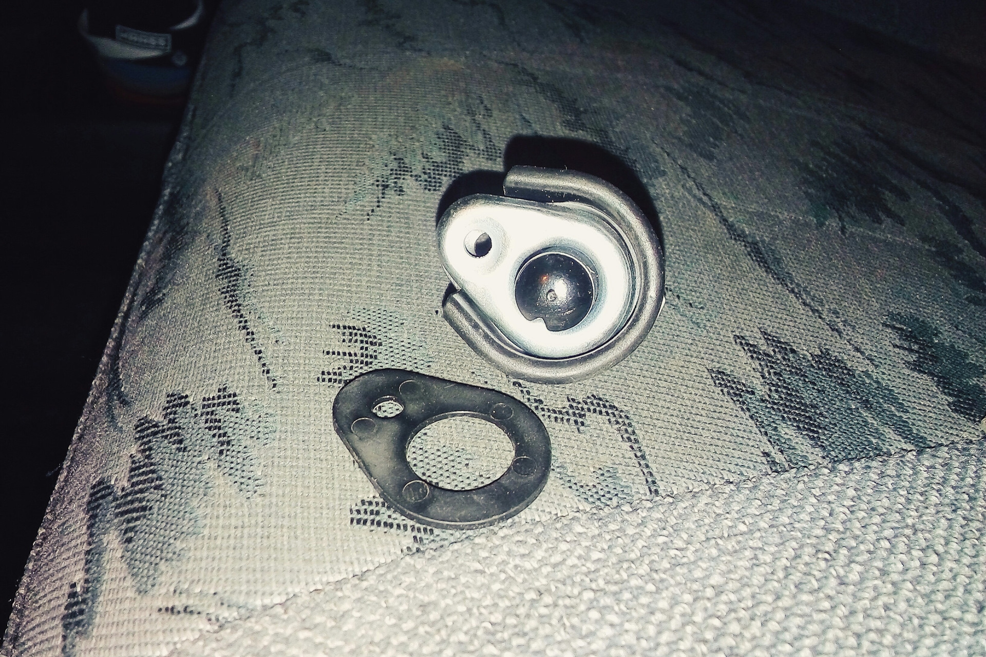 Установка задних сидений Passat CC. Часть 1. Спинки. — Volkswagen Polo ...