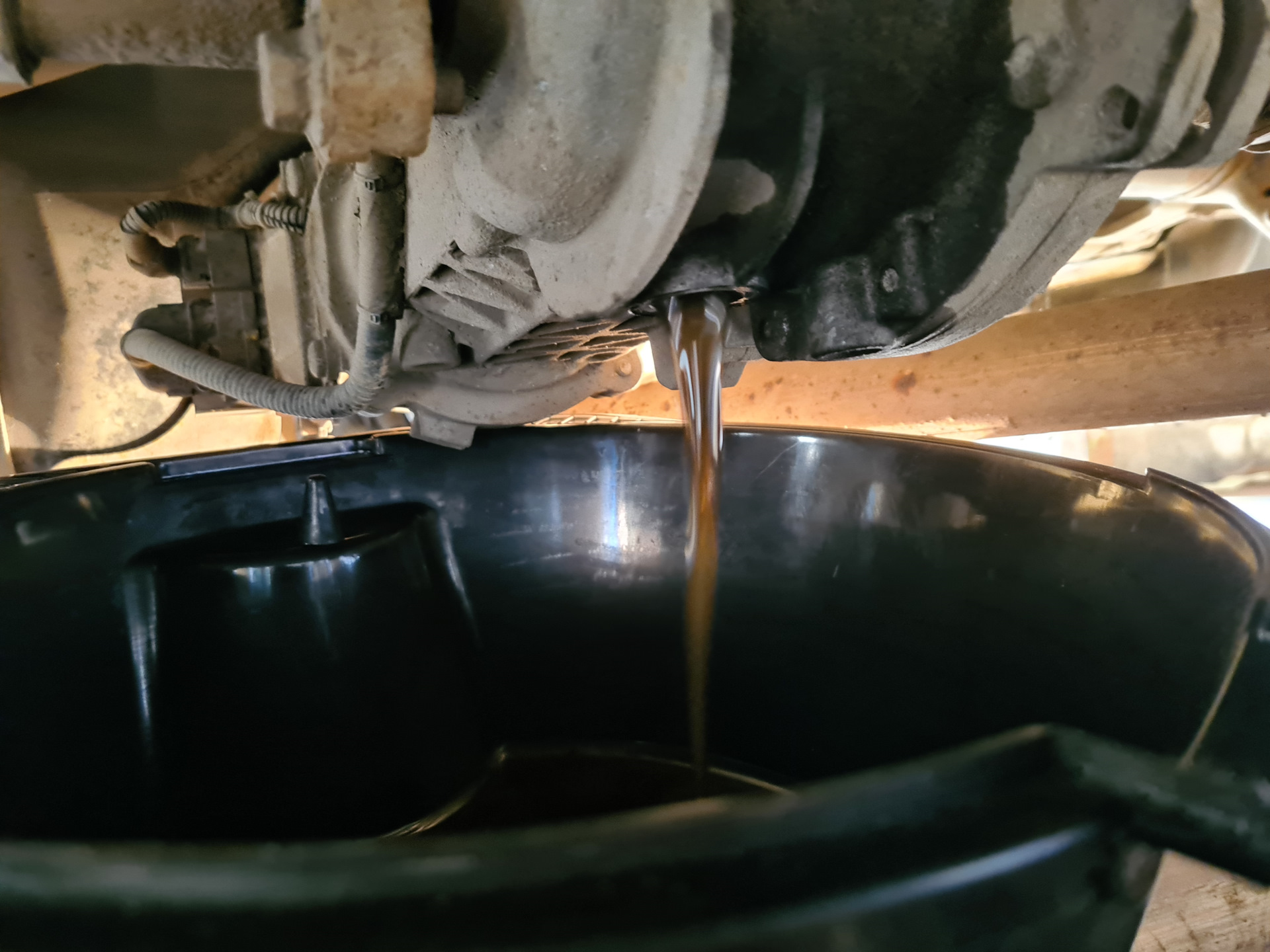 Замена масла в заднем редукторе — Opel Mokka (1G), 1,8 л, 2014 года ...