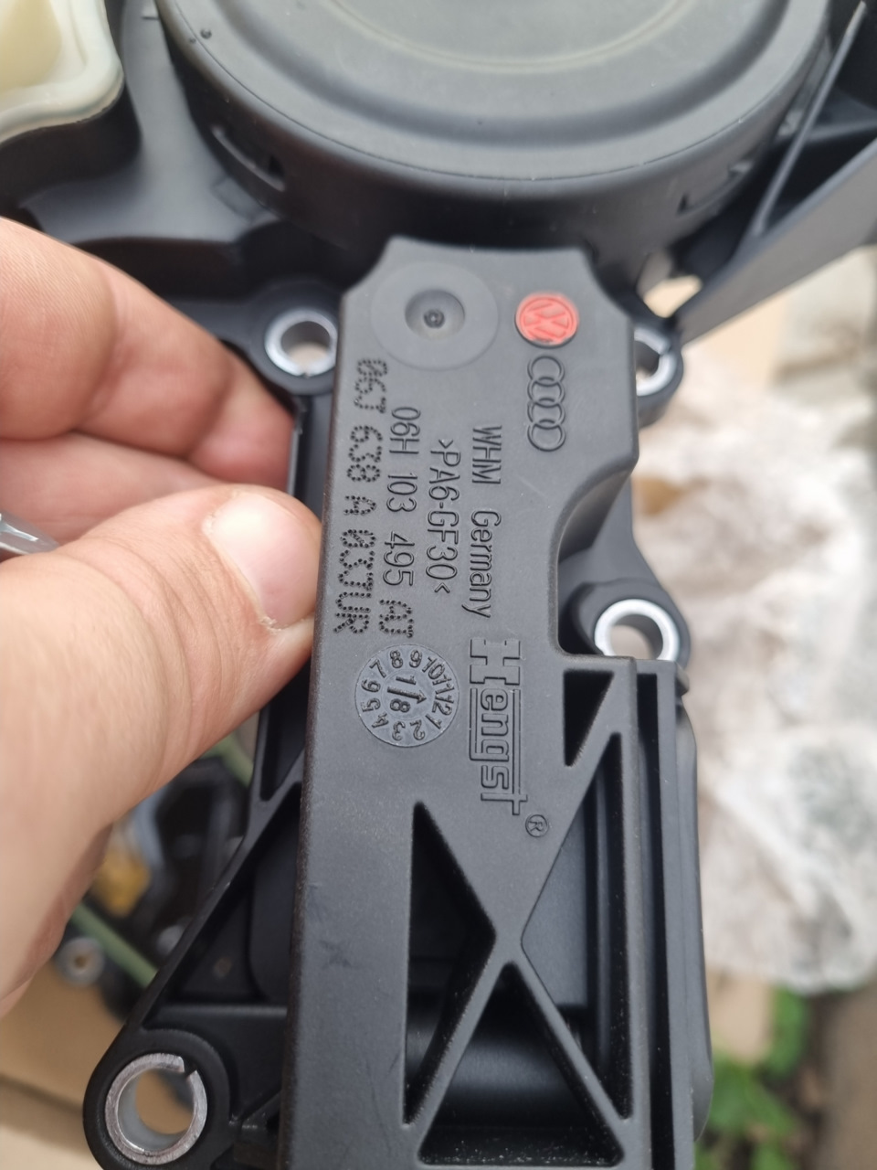 06H103495J Клапан, отвода воздуха из картера VAG | Запчасти на DRIVE2