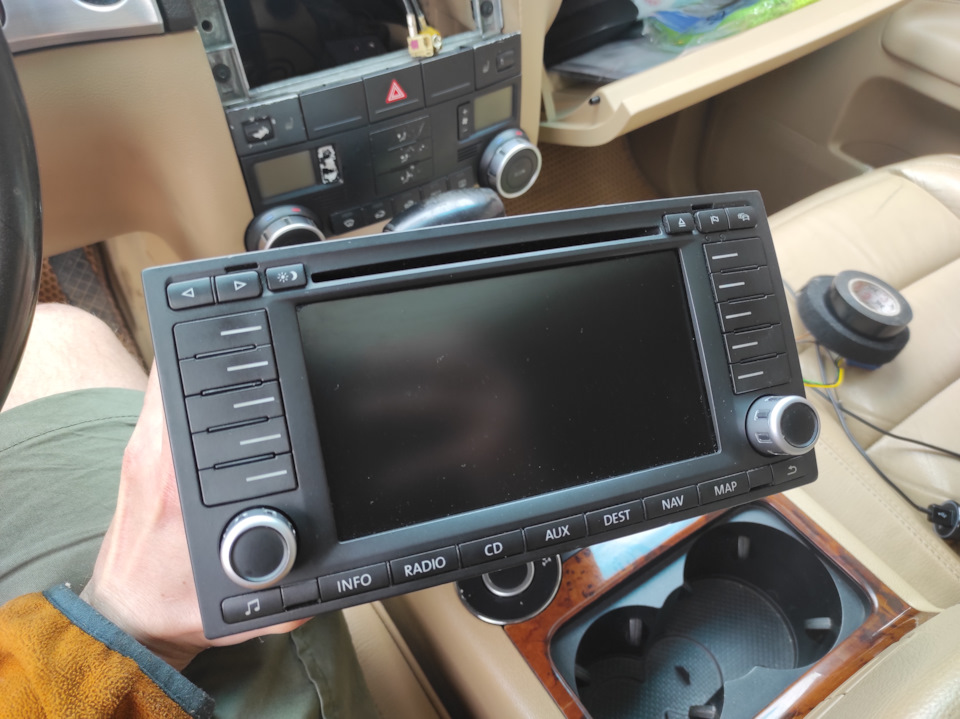 Установка RNS2 + Bluetooth или опция 7Q2 "Navigation system with color ...