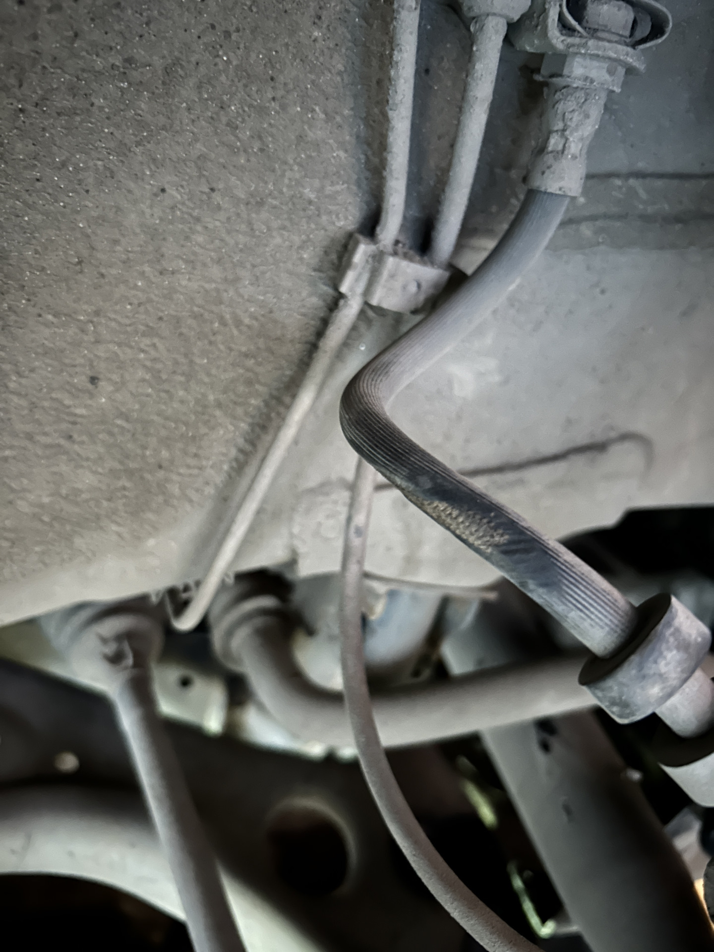 Замена тормозного шланга — Volkswagen Polo Sedan, 1,6 л, 2016 года ...