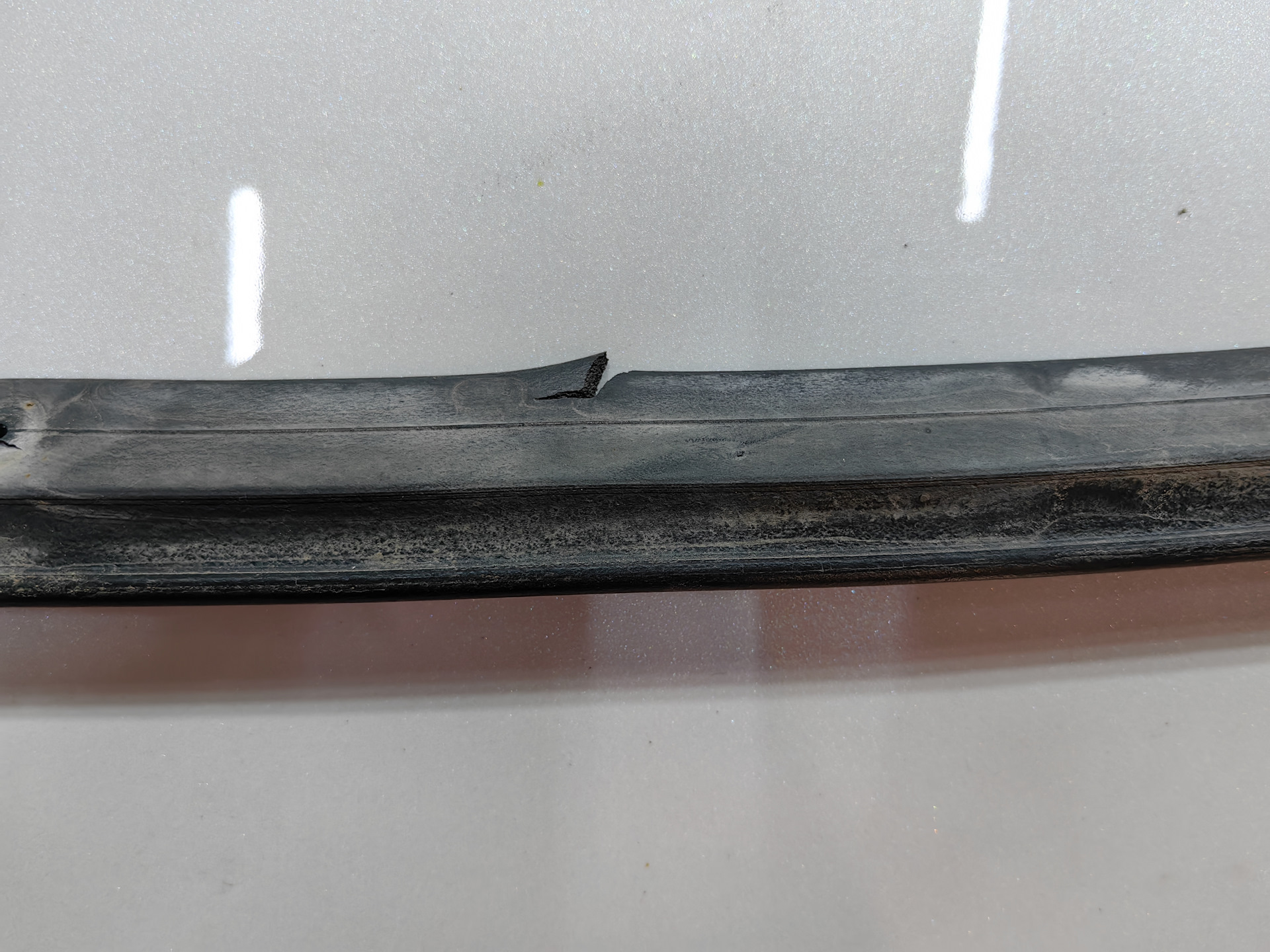 Заменил уплотнительные резинки передних дверей 5725A165 — Mitsubishi ...