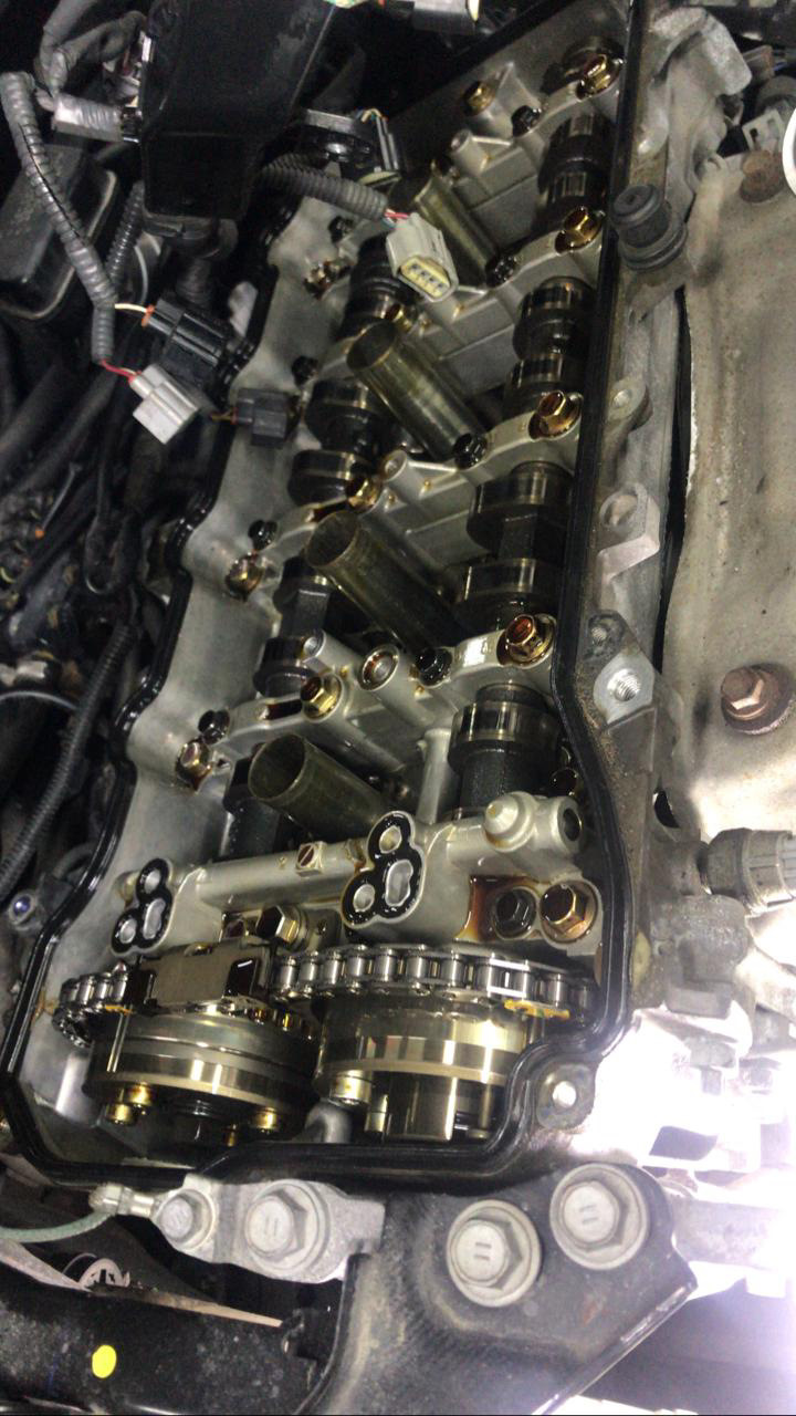 Резинки под крышкой — Toyota Camry (XV50), 2,5 л, 2014 года | визит на ...