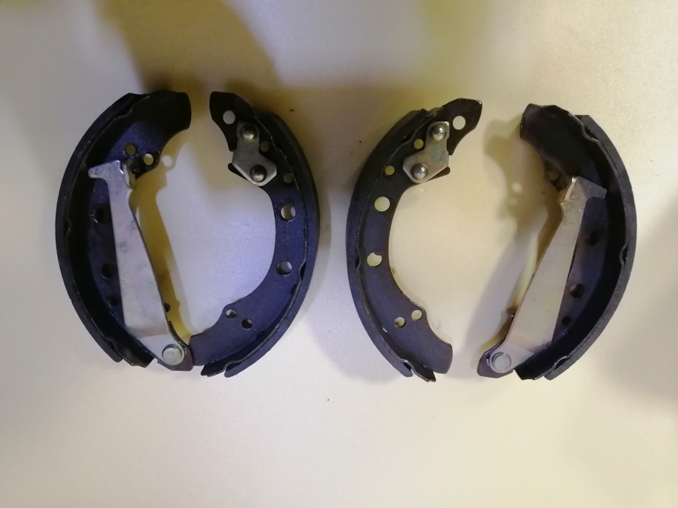 6RU698525A Комплект тормозных колодок, задний мост VAG | Запчасти на DRIVE2