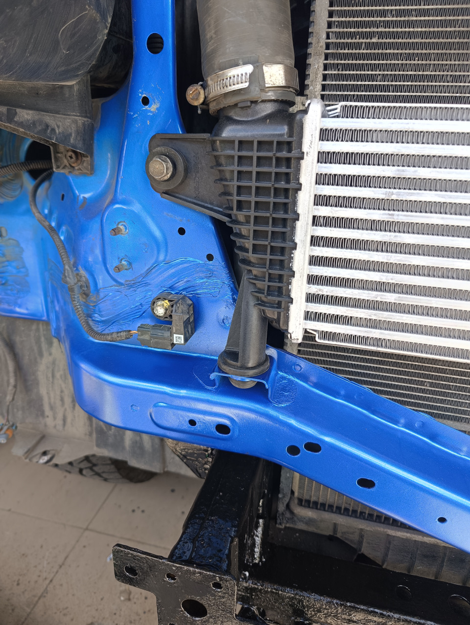 144. Замена интеркулера — Chevrolet TrailBlazer (2G), 2,8 л, 2014 года ...