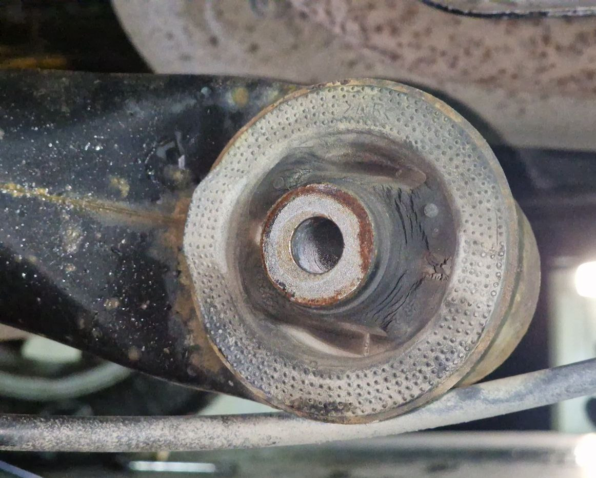 Сайлентблок Балки — Mitsubishi Mirage (6G), 1 л, 2012 года | визит на ...