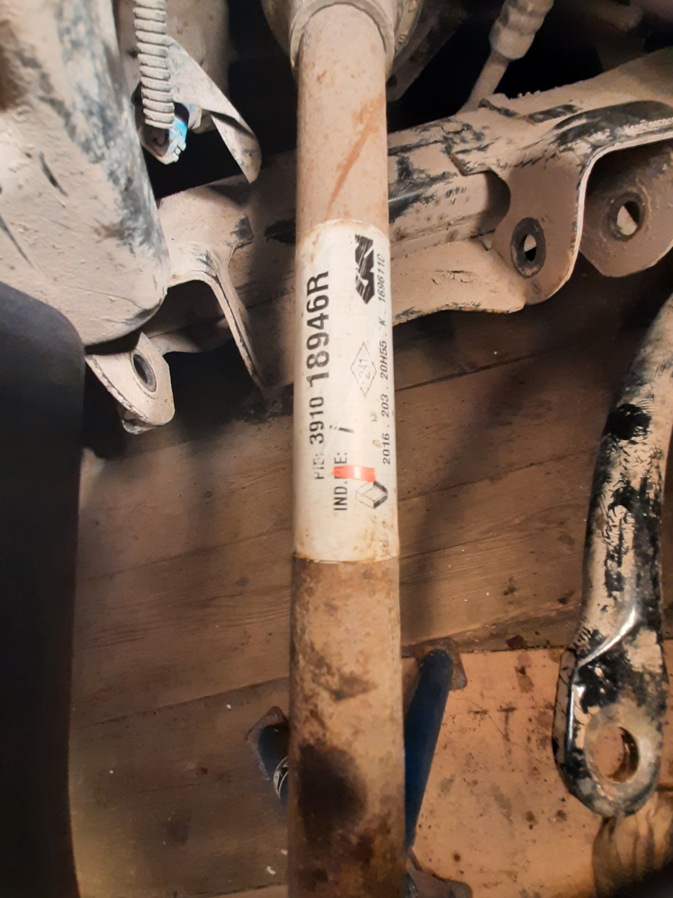 391018946R Привод ходового колеса переднего левого RENAULT | Запчасти ...