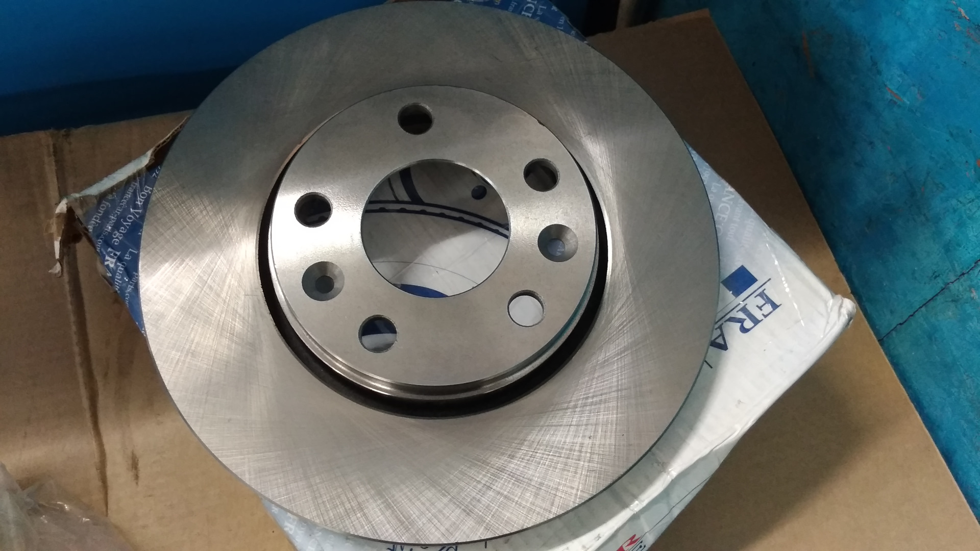 Замена тормозных дисков, колодок, подвесного, сальника привода ...