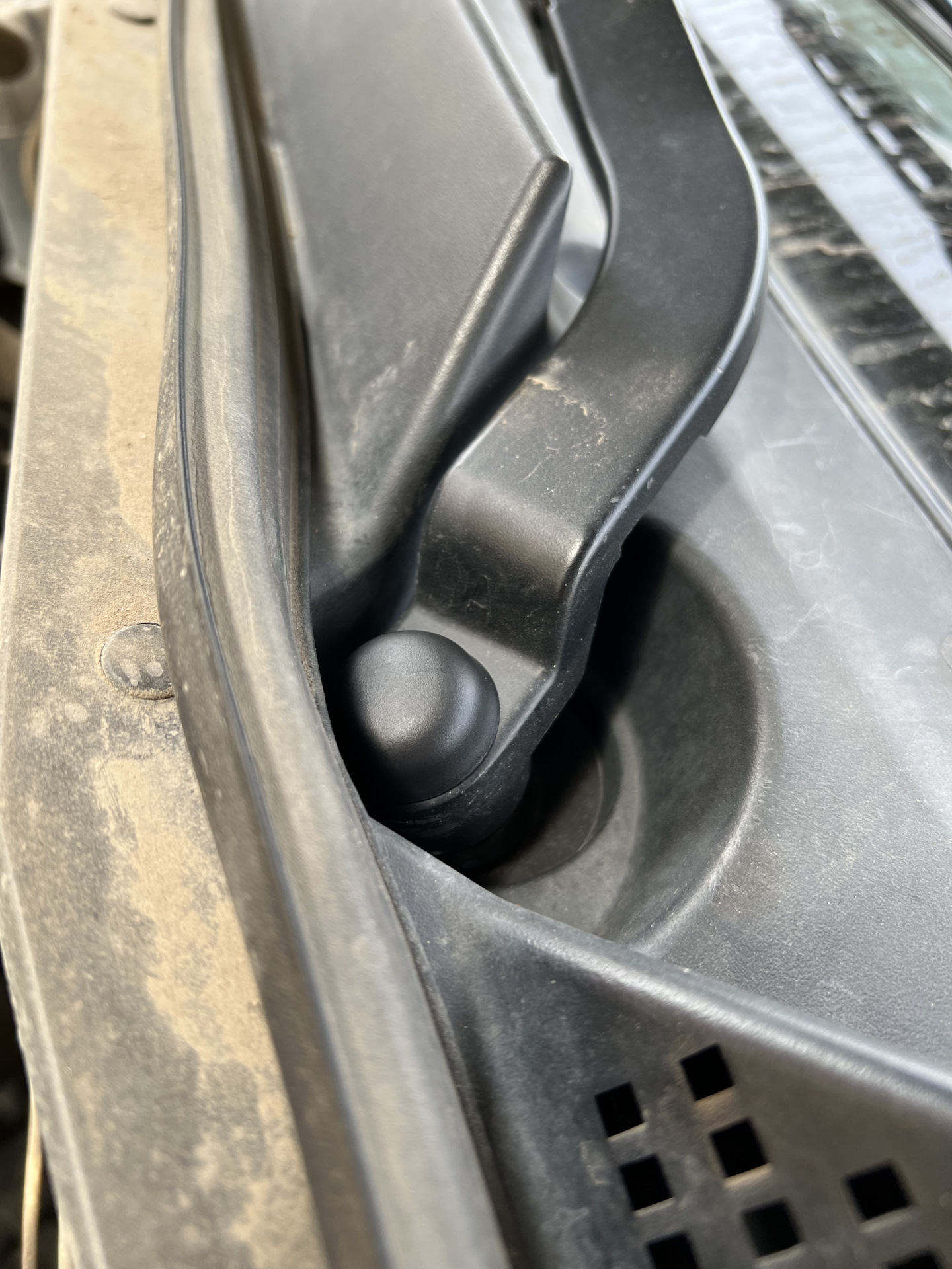 Заглушка поводка стеклоочистителя — Nissan Almera Classic (B10), 1,6 л ...