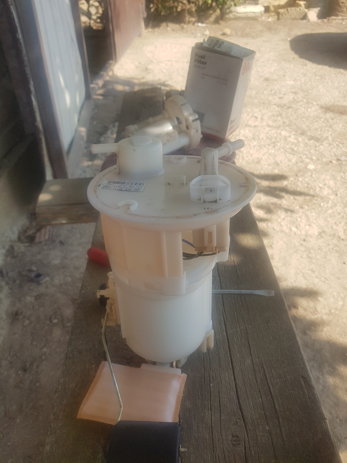 Замена топливного фильтра — KIA Rio 5-door (2G), 1,4 л, 2006 года ...