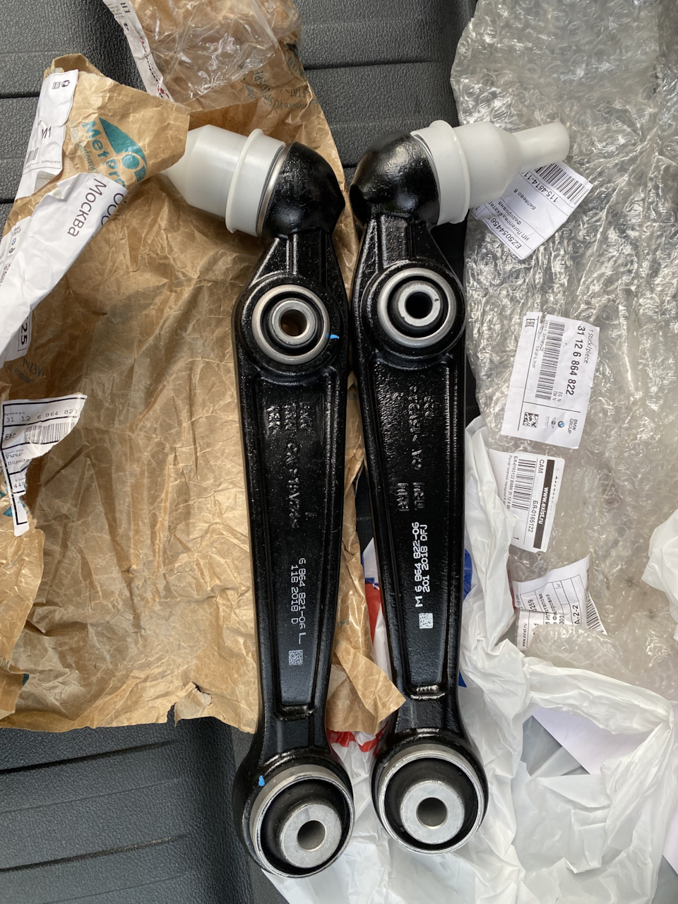 31126864822 Нижн.попер.рычаг подв.с резиномет.шарн.П BMW | Запчасти на ...