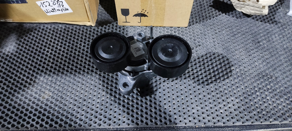 Замена ремня, натяжителей, помпы и термостата — BMW X3 (F25), 3 л, 2014 ...