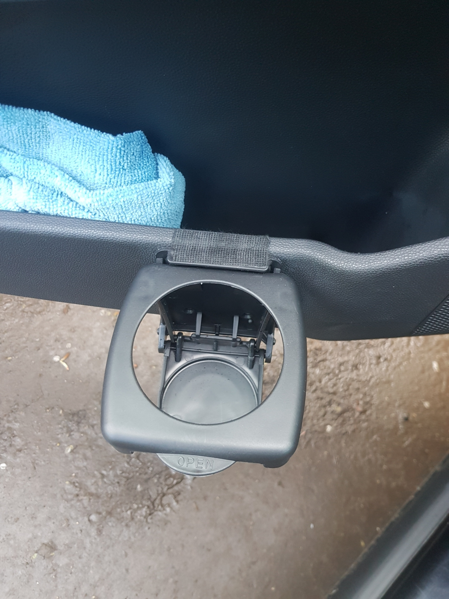 Подстаканник в Astra h — Opel Astra H, 1,8 л, 2010 года | своими руками ...