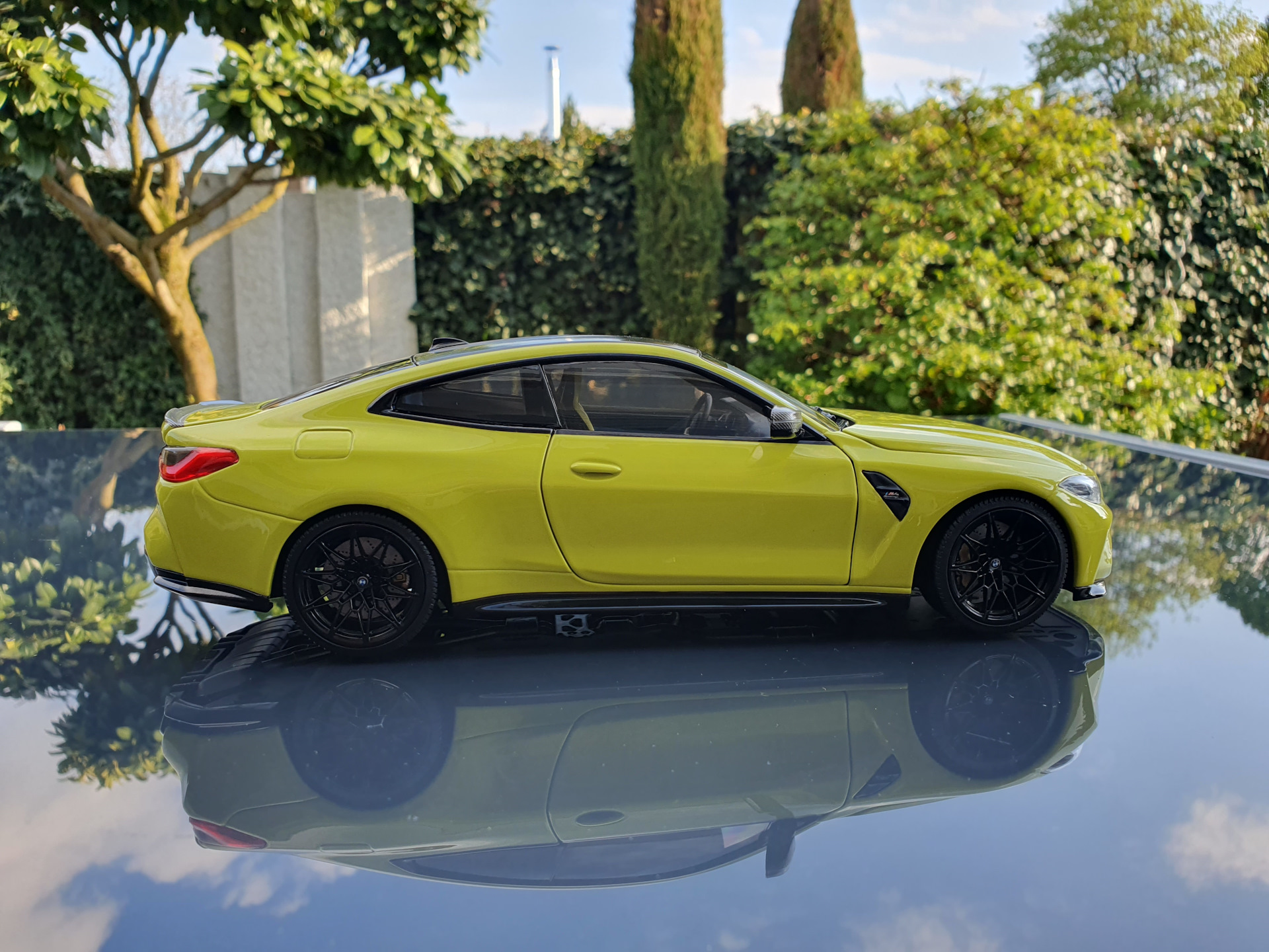 Onlyfans) BMW M4 (G82), Minichamps 1:18 — Сообщество «Масштабные Модели ...