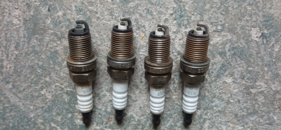 Замена свечей зажигания и наконечников катушек зажигания — Renault ...