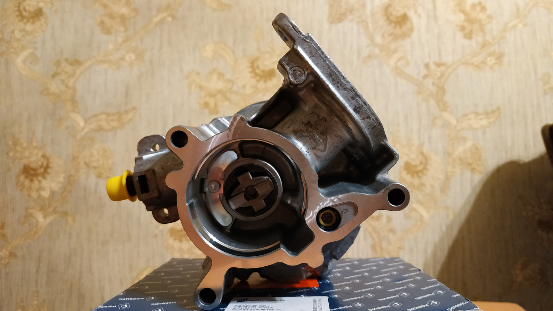 Замена вакуумного насоса — Audi A4 Avant (B8), 1,8 л, 2009 года ...