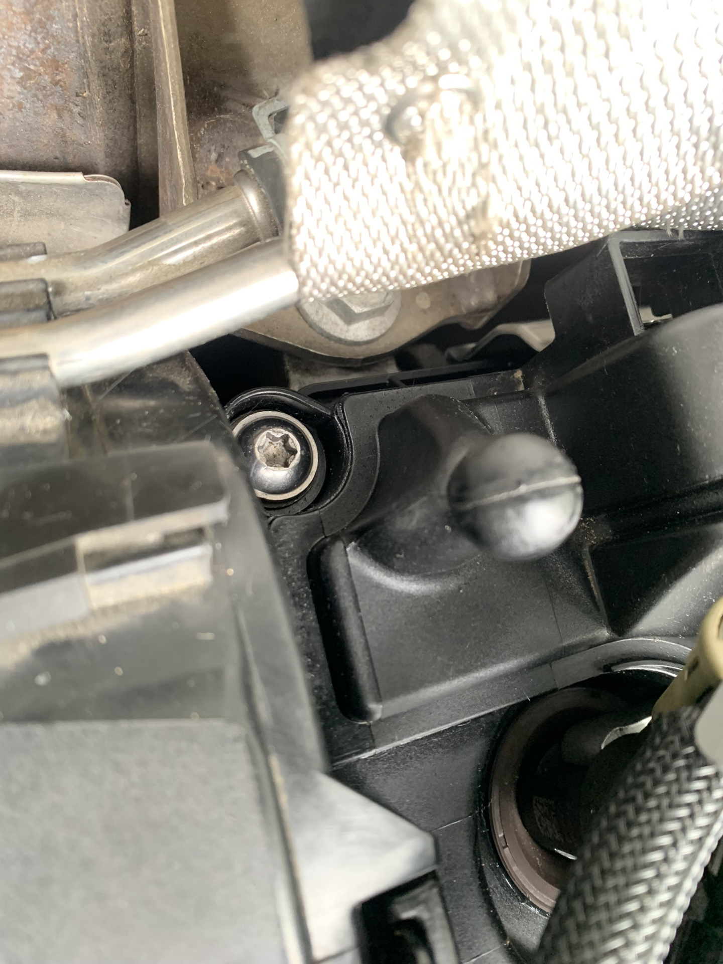 46. Замена уплотнителей клапанной крышки двигателя EA288 — Skoda ...