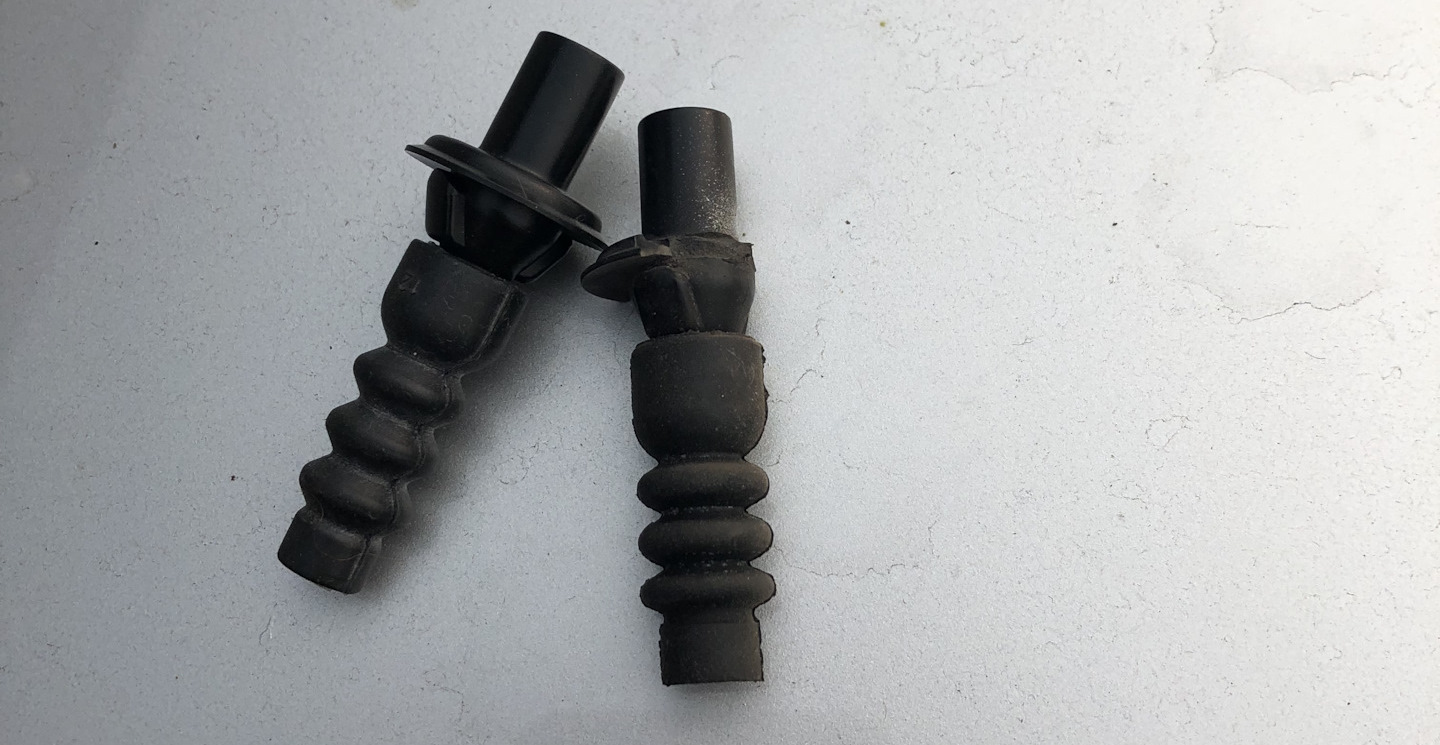 Втулка троса замка лючка бензобака — BMW 5 series (E39), 3 л, 2003 года ...